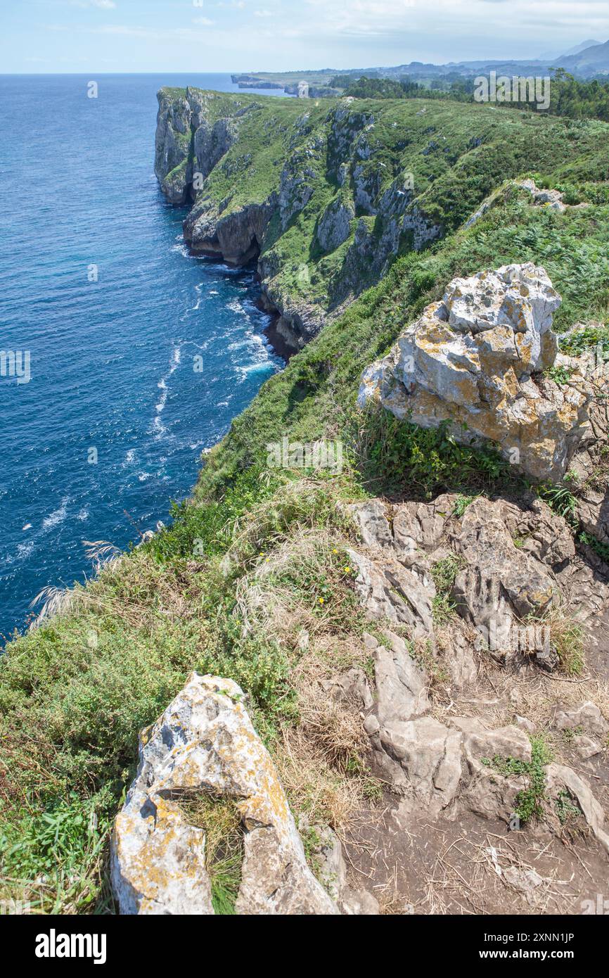 Outcrops vertical hi-res stock photography and images - Alamy