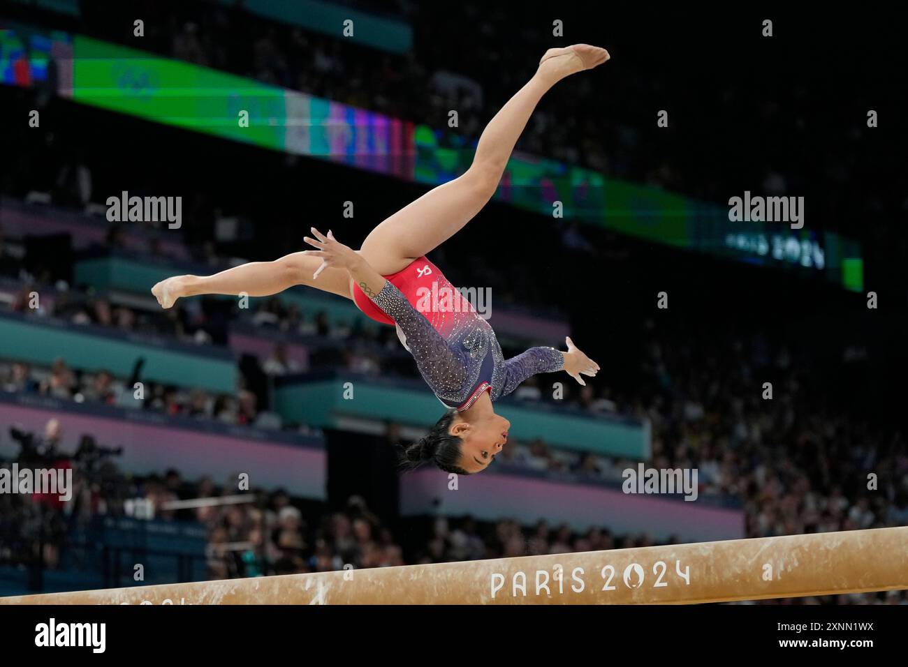 Suni Lee, of the United States, performs on the balance beam during the ...