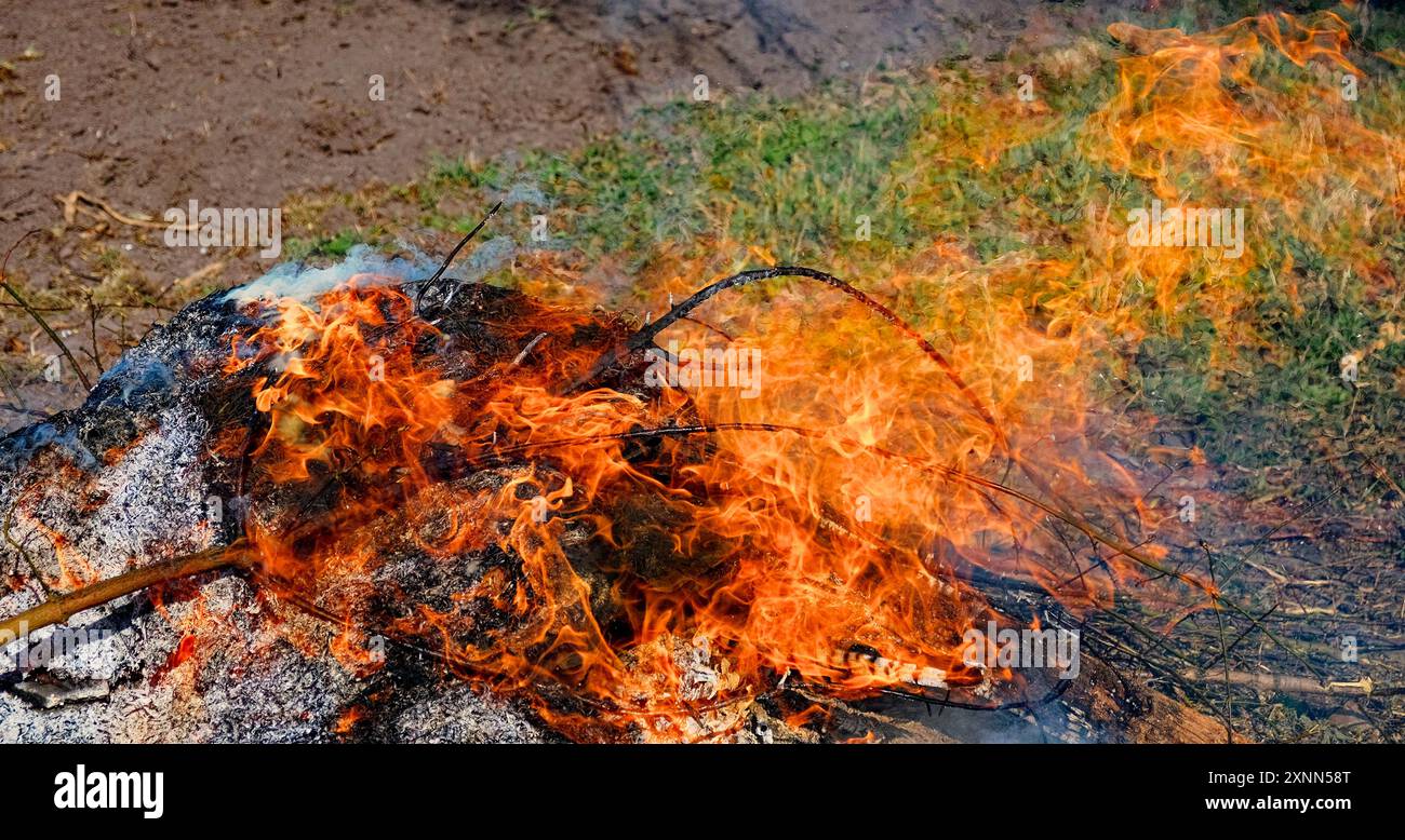 Smoke soil hi-res stock photography and images - Alamy