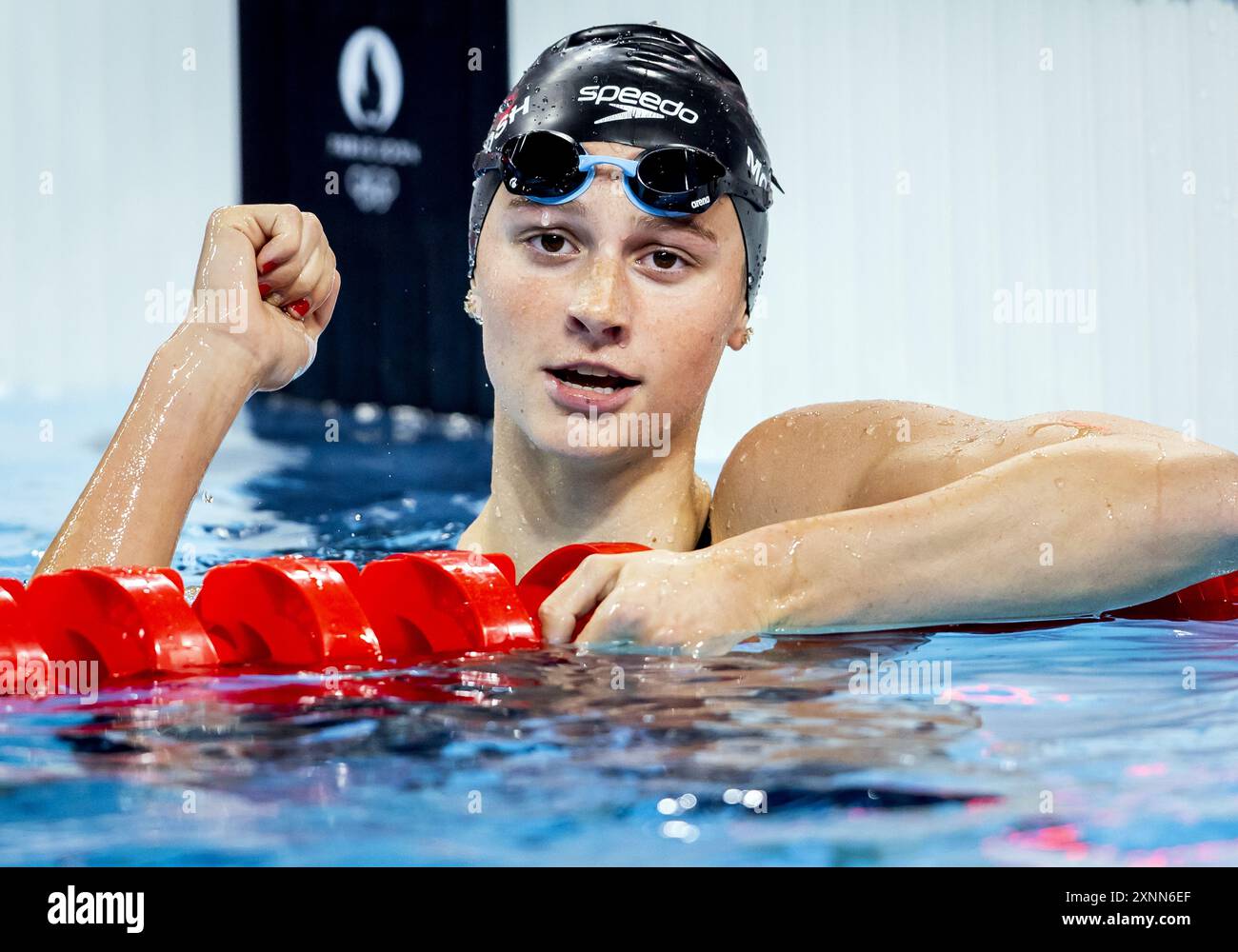 PARIS - Summer McIntosh from Canada wins the 200 meter butterfly final ...