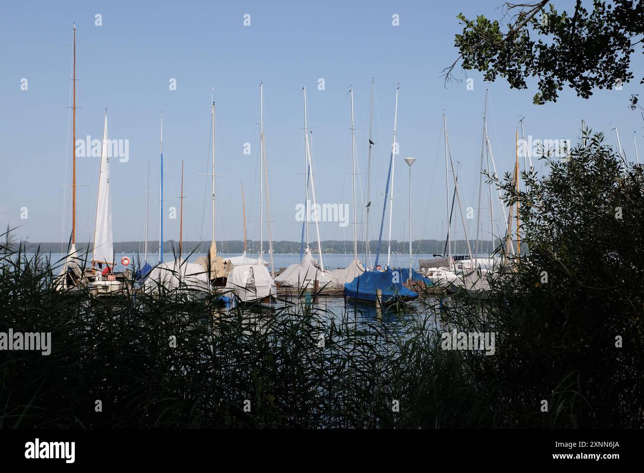 Boote am anker hi-res stock photography and images - Alamy