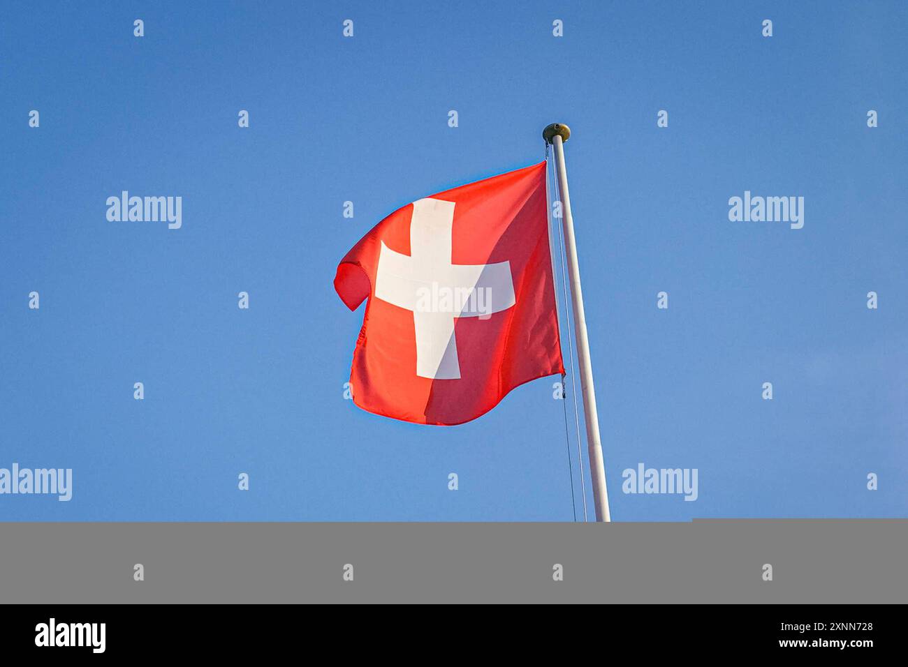 Schweizer Flagge, roter Hintergrund, weißes Kreuz, Nationalflagge ...