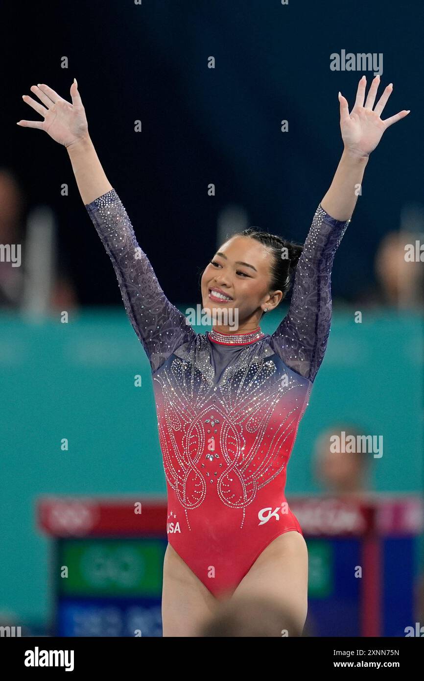 Suni Lee, of the United States, performs on the floor during the women ...