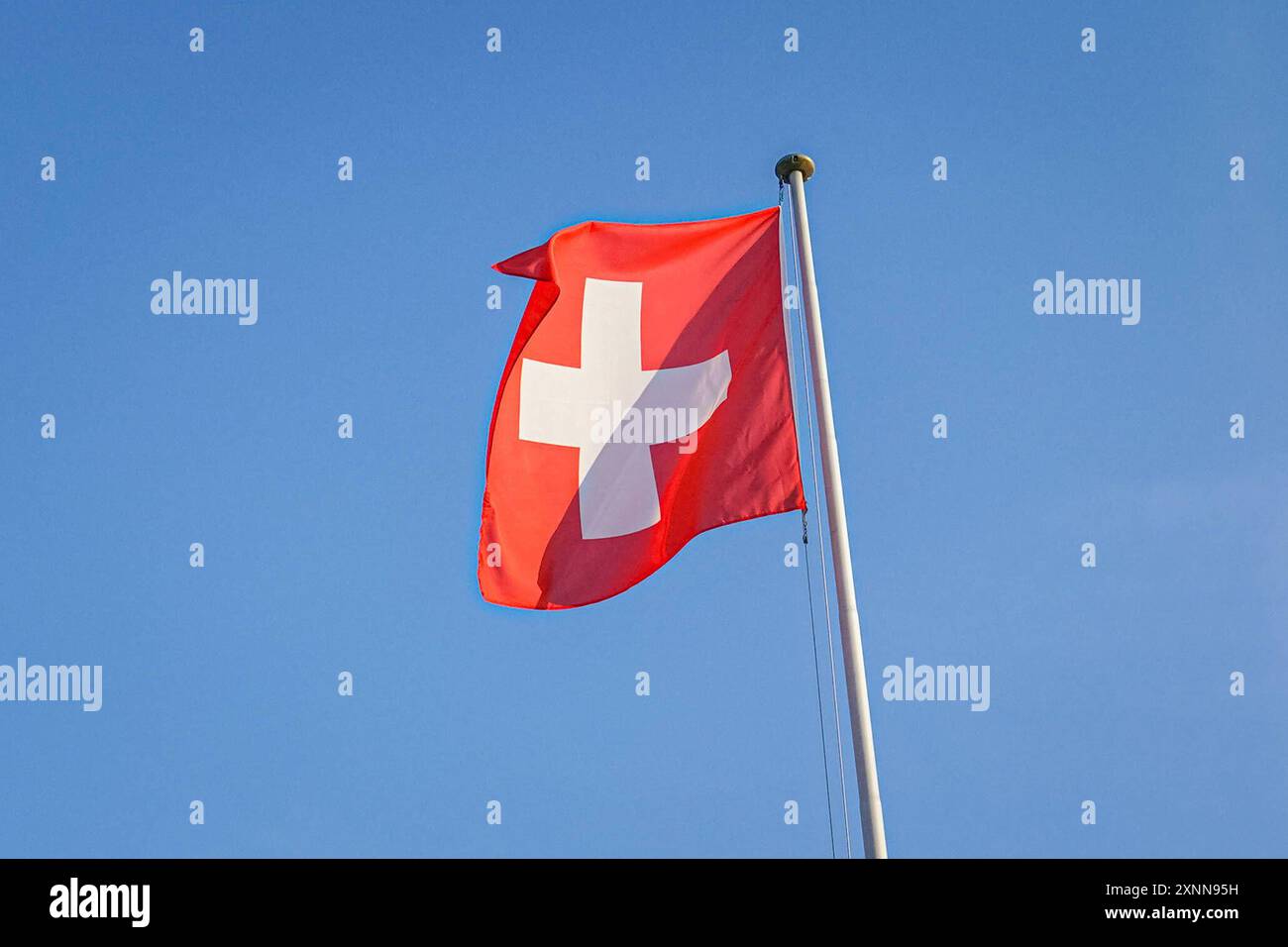 Schweizer Flagge, roter Hintergrund, weißes Kreuz, Nationalflagge ...
