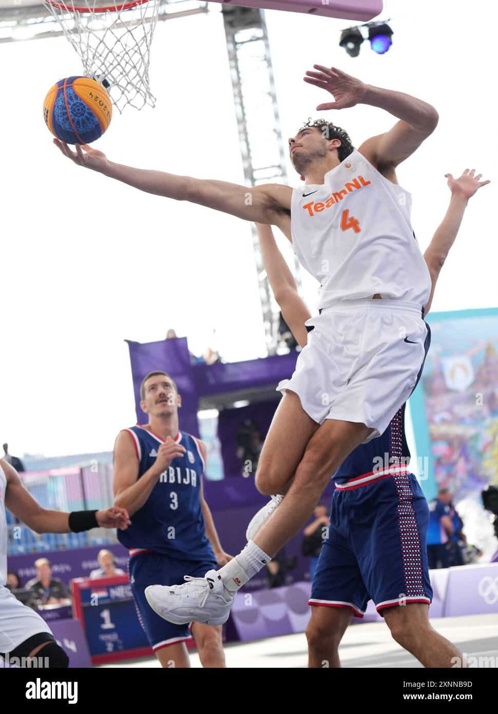 Paris, France. 30th July, 2024. Jan Driessen (top) of the Netherlands makes a layup during the ...