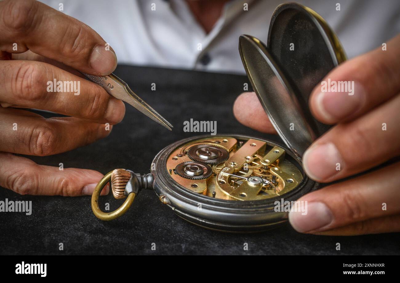 Alte taschenuhr hi-res stock photography and images - Alamy