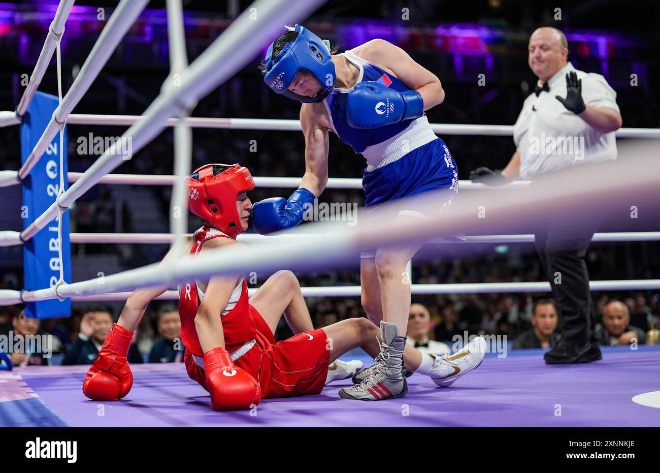 Paris, France. 1st Aug, 2024. Hatice Akbas (red) of T¨¹rkiye competes ...