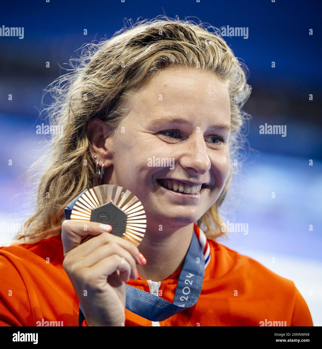 PARIS - Tes Schouten with her bronze medal after the final 200 meter ...
