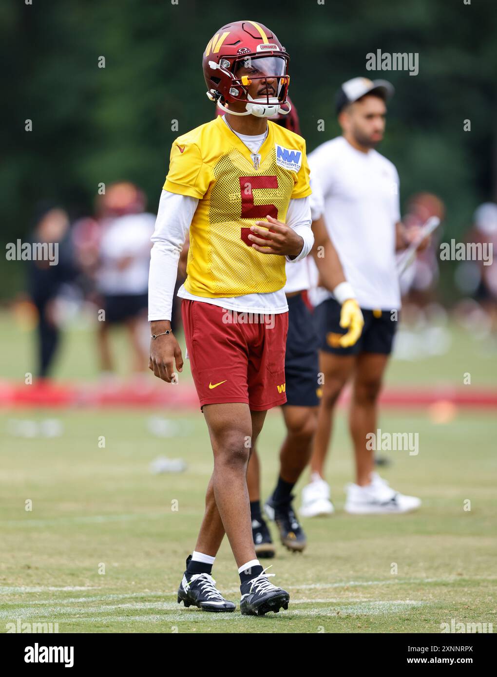 Washington Commanders tackle Cornelius Lucas (78) taking the field ...