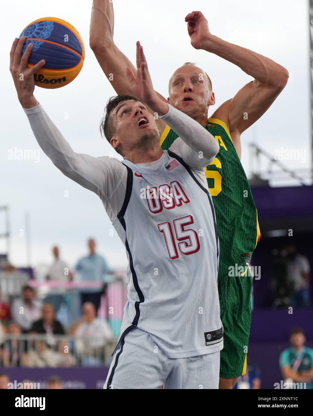 Paris, France. 1st Aug, 2024. Dylan Travis (L) of the United States ...