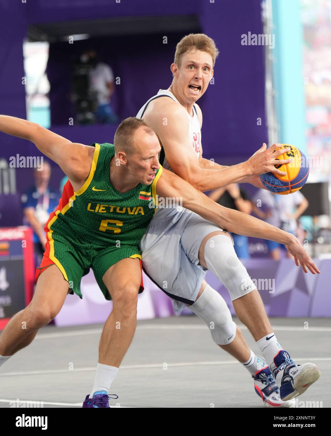Paris, France. 1st Aug, 2024. Canyon Barry (R) of the United States ...