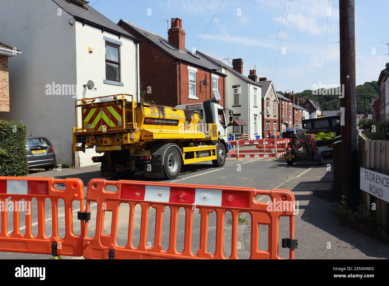 Repair works digging road hi-res stock photography and images - Alamy