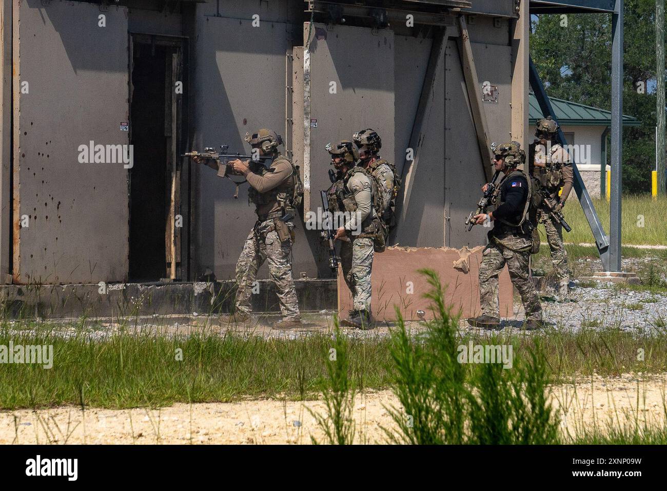U.S. Army Operational Detachment Alpha (ODA) Soldiers assigned to the ...