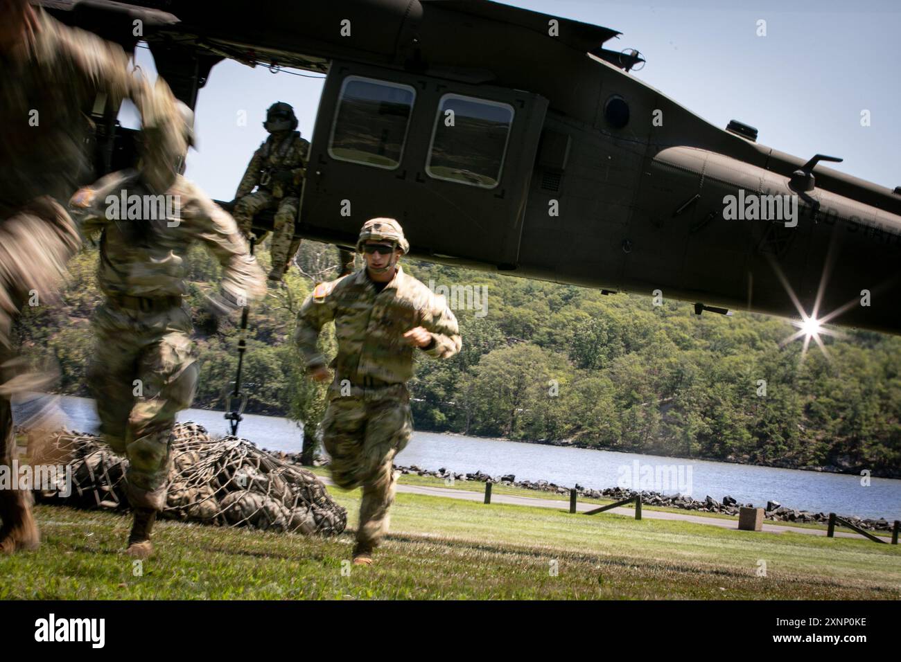 Soldiers with the 1st Assault Helicopter Battalion, 150th Aviation ...