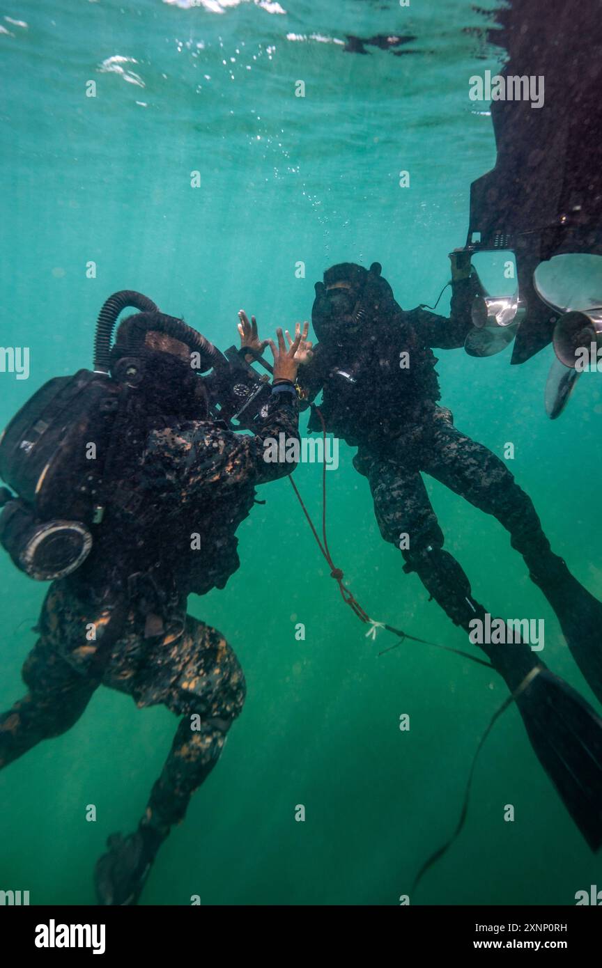 Peruvian Fuerzas Especiales (Special Forces) operators signal to each ...