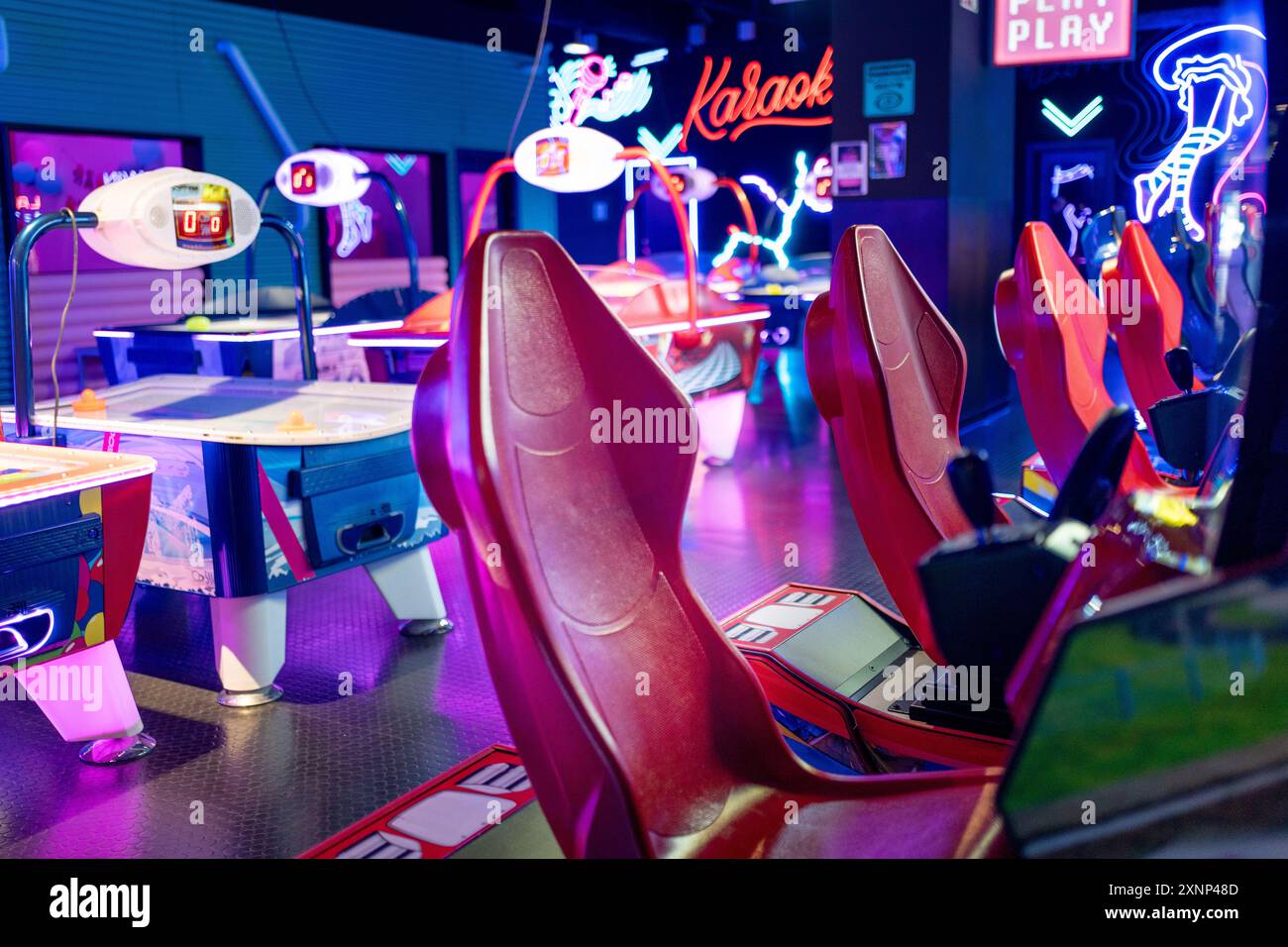 Row game arcade machines neon hi-res stock photography and images - Alamy
