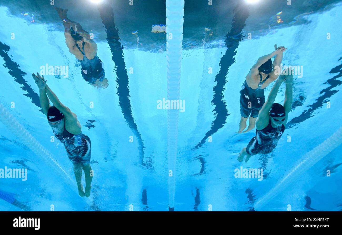 Paris, France. 1st Aug, 2024. Summer McIntosh (R) of Canada competes ...