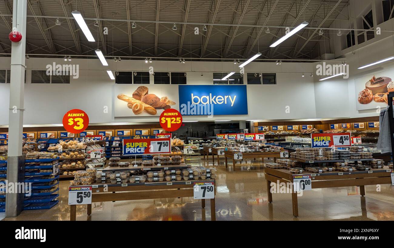 One side of the bakery section and freshly baked bread at a superstore ...