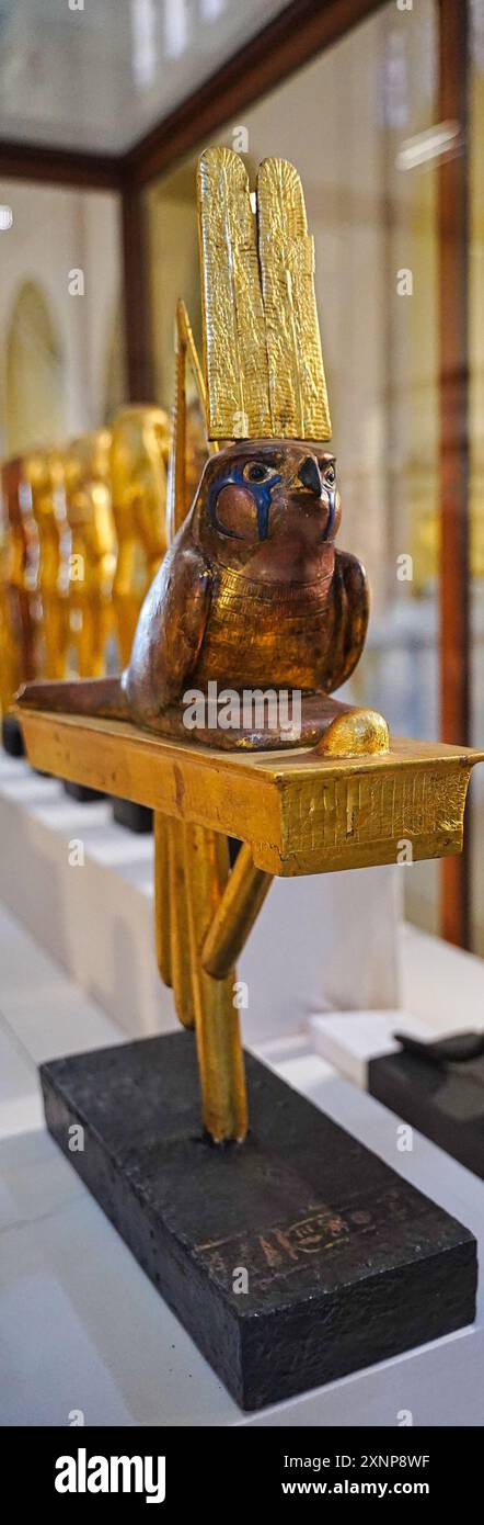 Ancient egyptian copper statue hi-res stock photography and images - Alamy