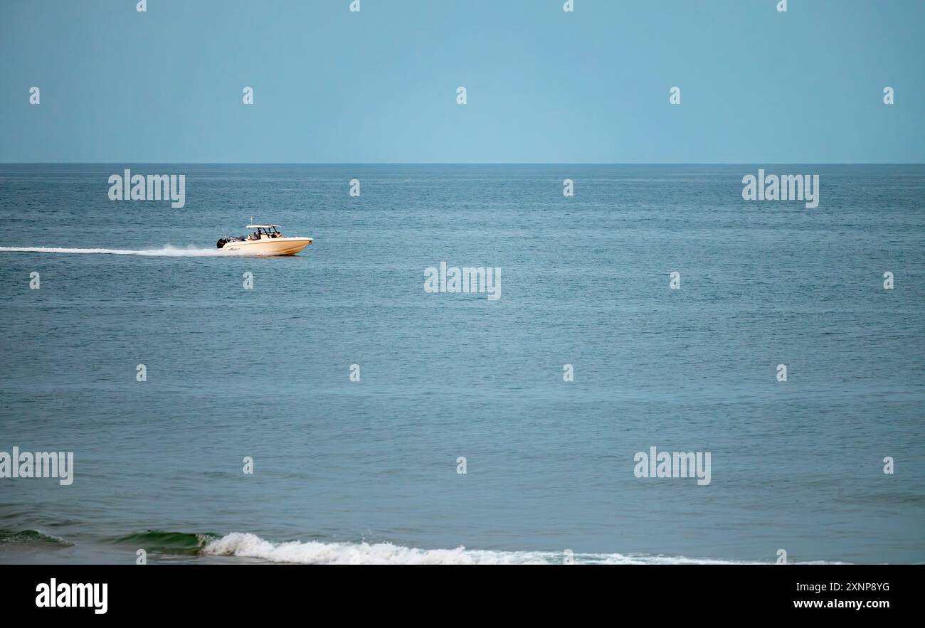 Small open motor boat hi-res stock photography and images - Alamy
