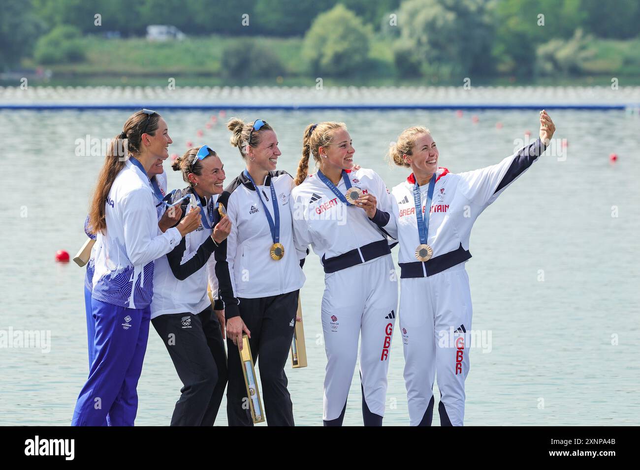 Vaires Sur Marne. 1st Aug, 2024. Gold medalists Brooke Francis (3rd R ...