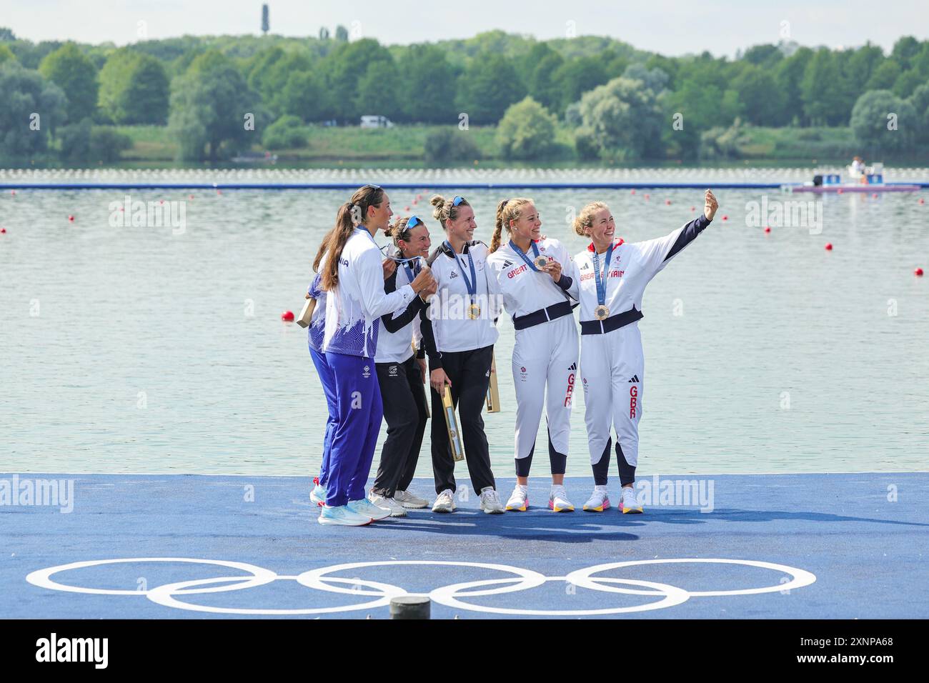 Vaires Sur Marne. 1st Aug, 2024. Gold medalists Brooke Francis (3rd R ...
