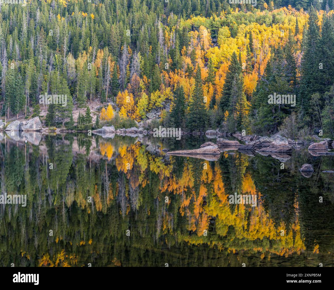 Fall colors colorado lake hi-res stock photography and images - Alamy