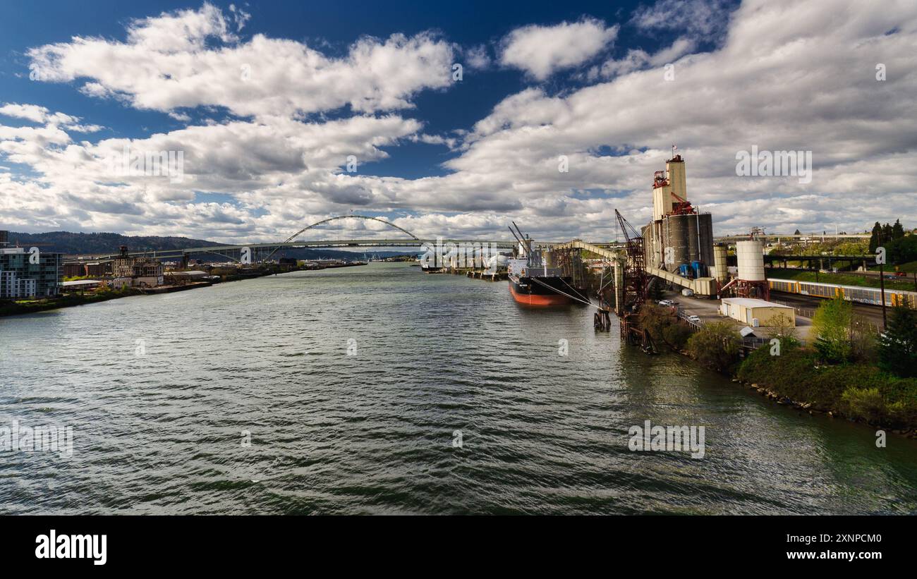 A view of the Columbia River from a bridge in Portland looking west ...