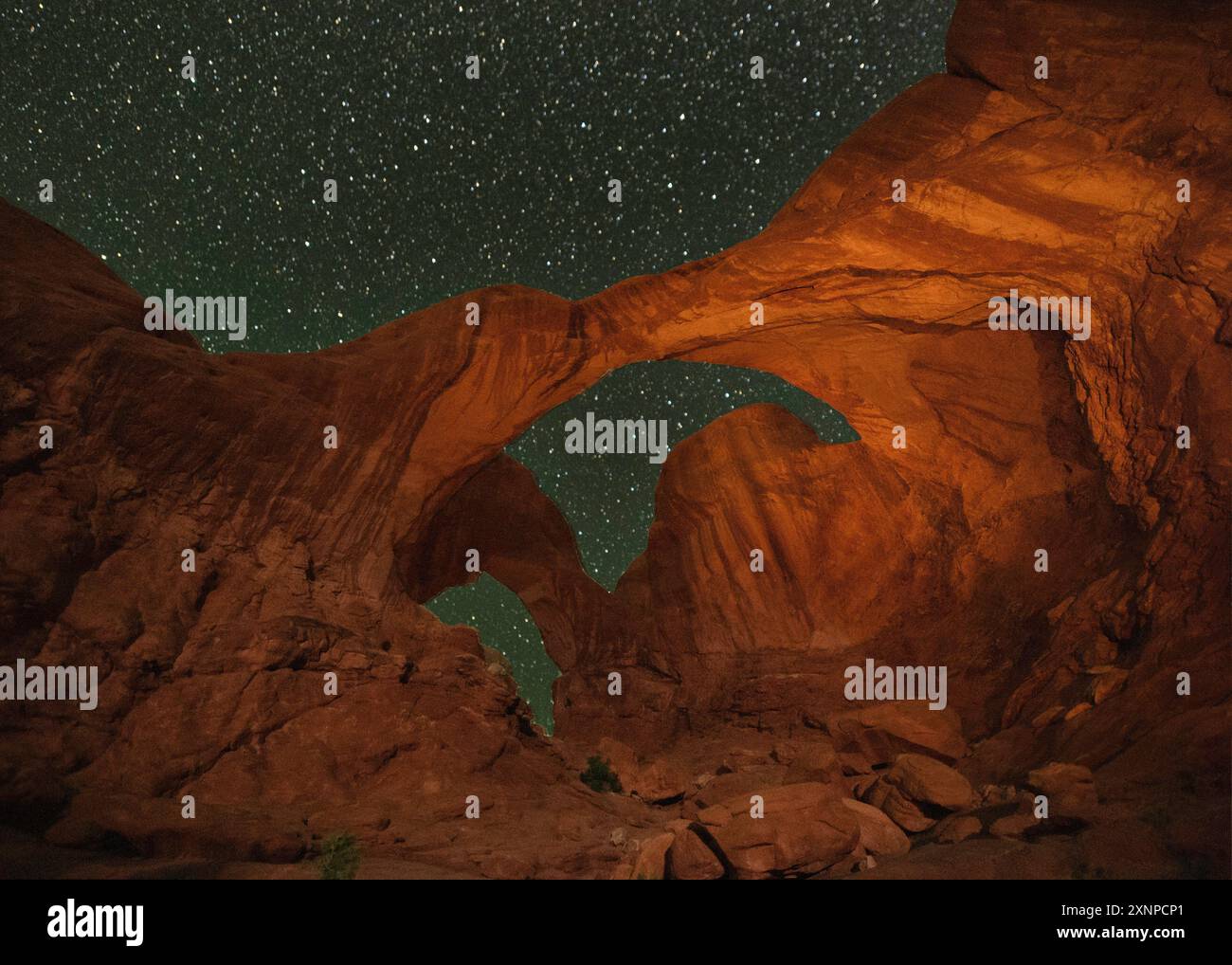 Star lite sky over Double Arch, Arches National Park, Utah, USA Stock ...