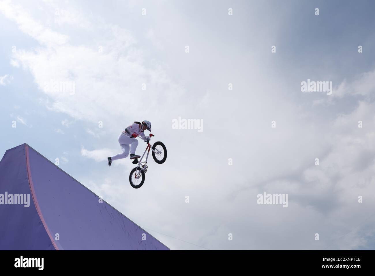 **CHINESE MAINLAND, HONG KONG, MACAU AND TAIWAN OUT** Chinese freestyle ...