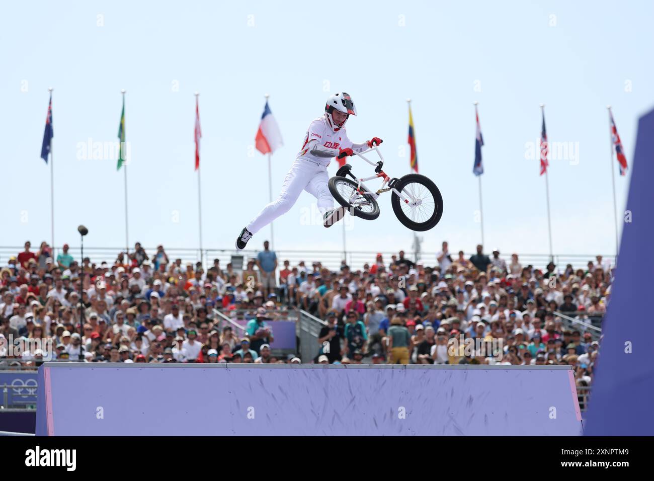 **CHINESE MAINLAND, HONG KONG, MACAU AND TAIWAN OUT** Chinese freestyle ...