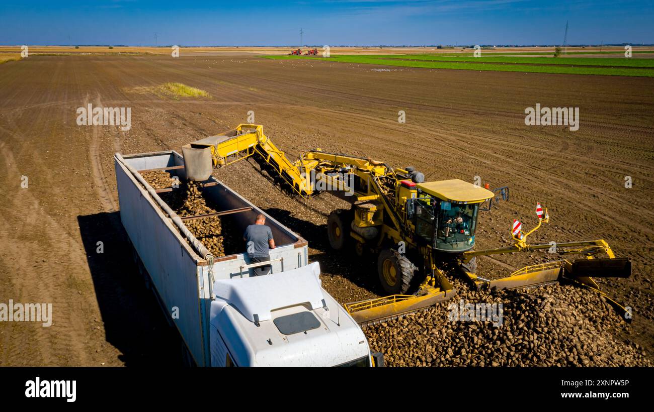 Reloading the truck hi-res stock photography and images - Alamy