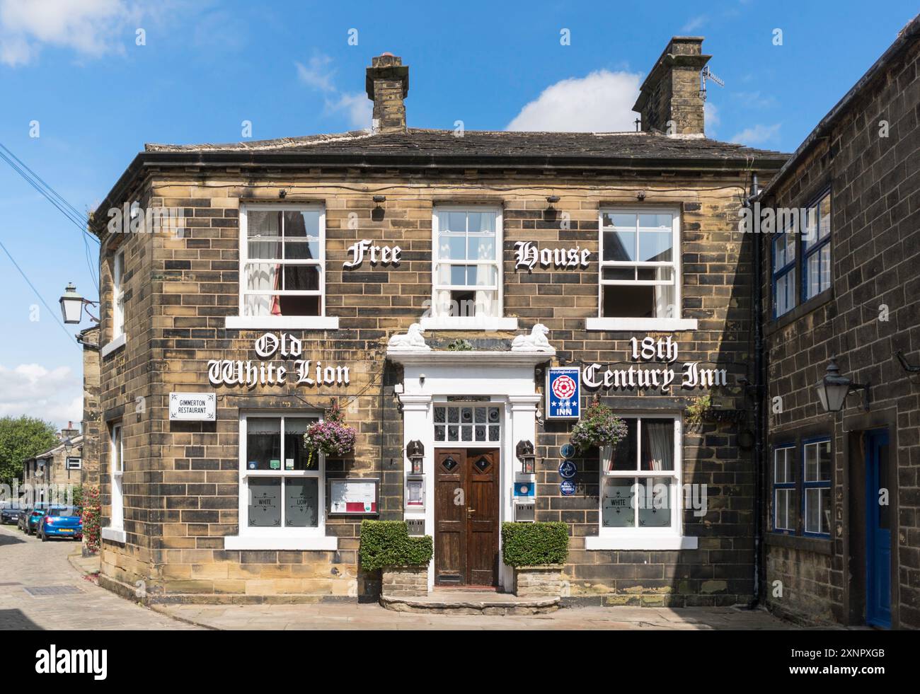 Old white lion 18th century inn hi-res stock photography and images - Alamy