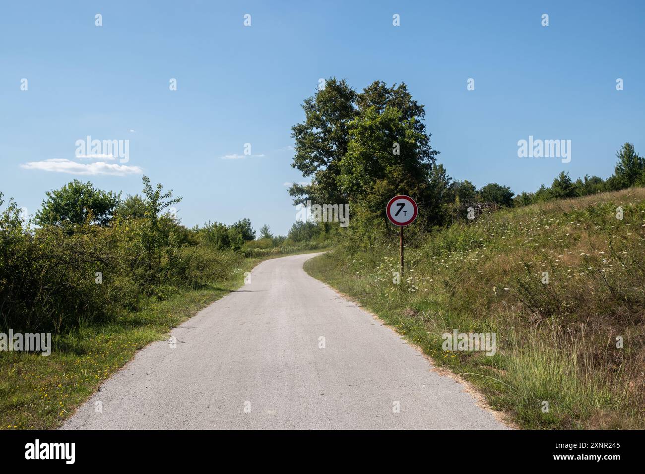 Maximum vehicle weight sign hi-res stock photography and images - Alamy