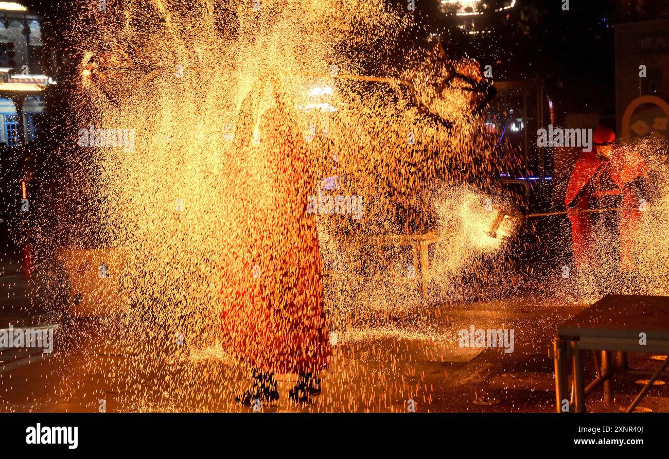 Handan, China. 02nd Aug, 2024. Artists are performing a fire-pot ...