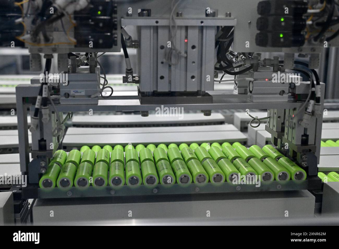 Sodium ion batteries hi-res stock photography and images - Alamy