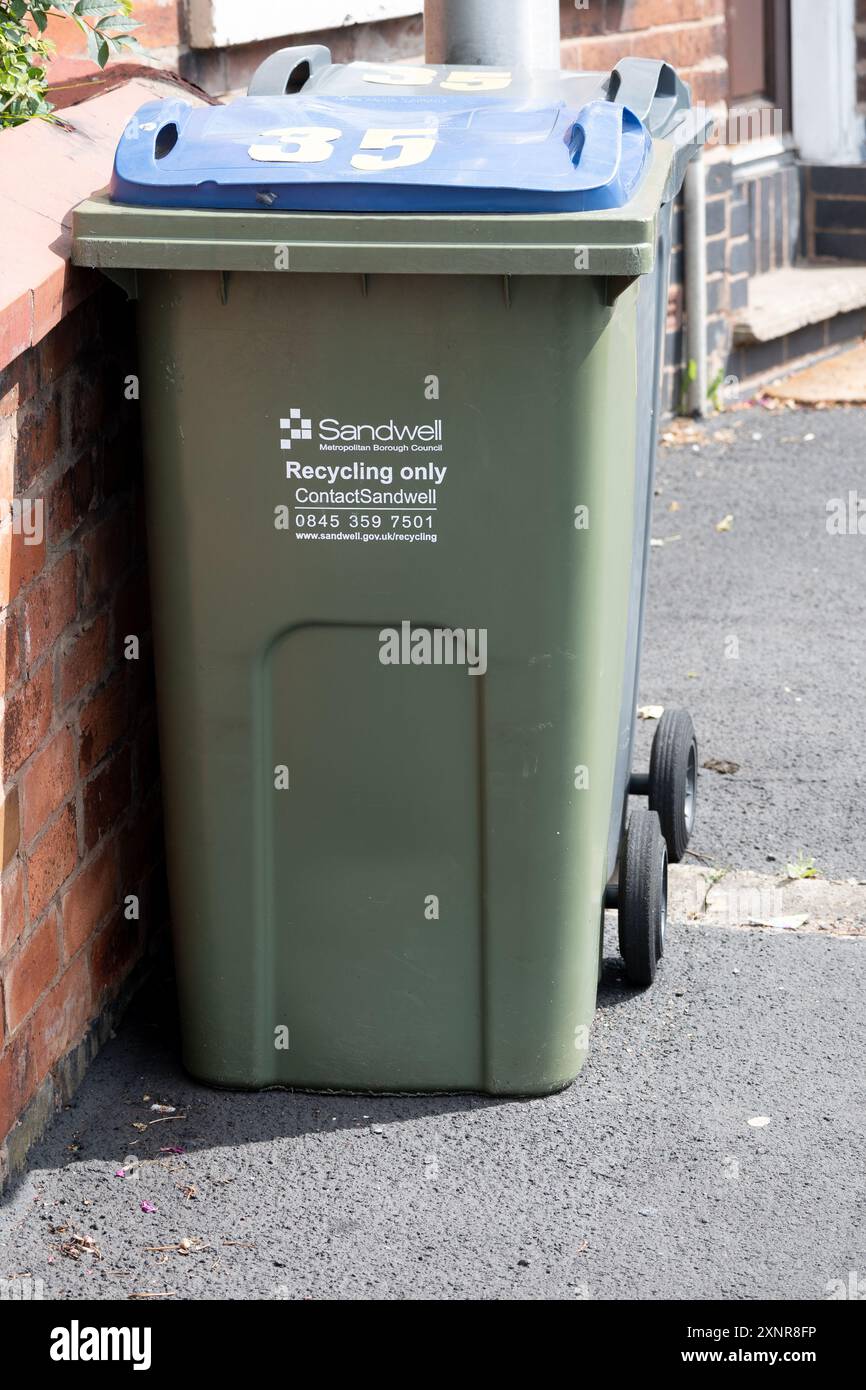 Sandwell Metropolitan Borough Council recycling bin, West Midlands ...