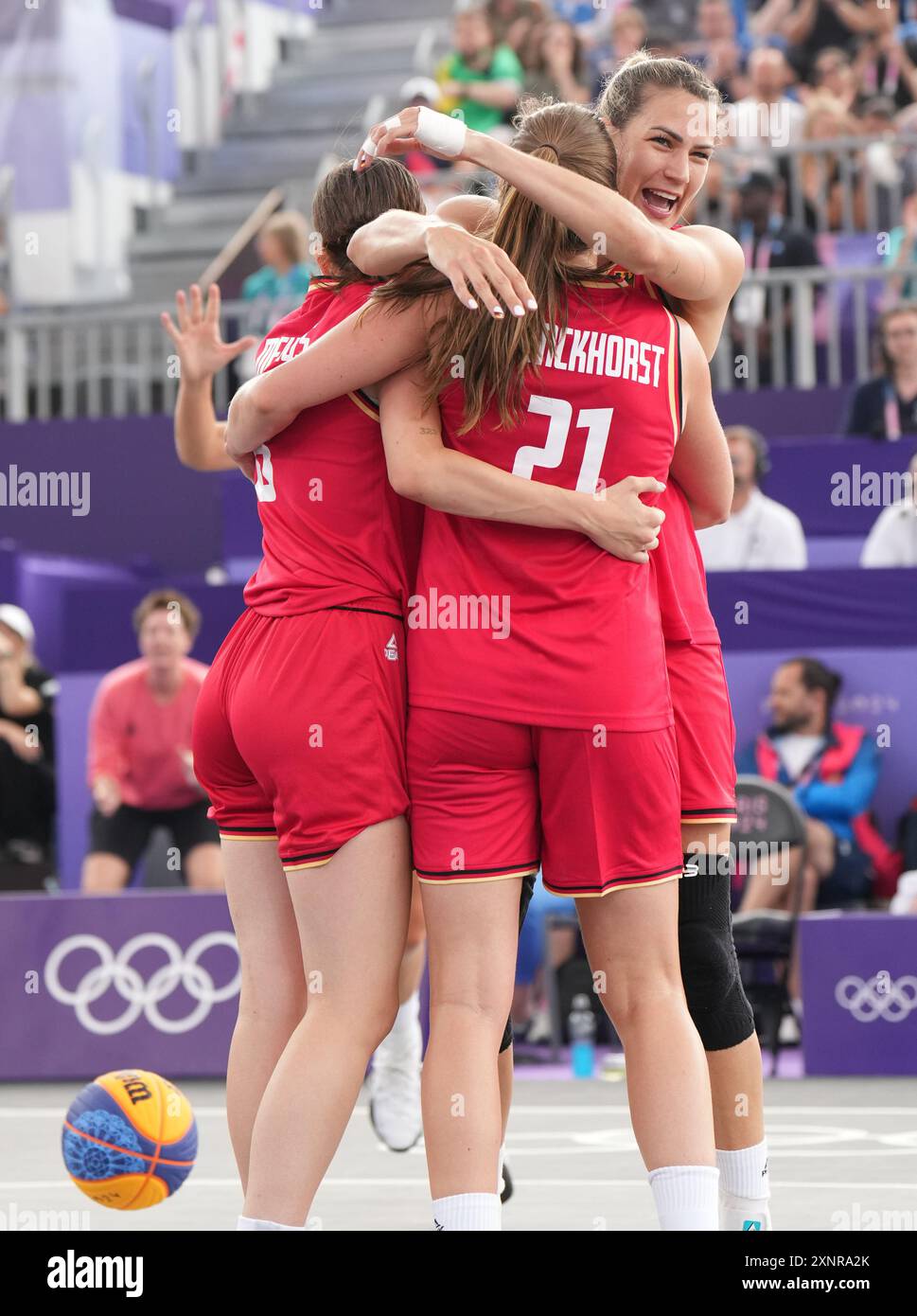 Paris, France. 2nd Aug, 2024. Players of Germany celebrate winning ...