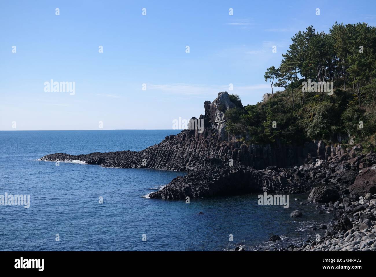 Columnar jointing coast of Jeju Island, South Korea Stock Photo - Alamy