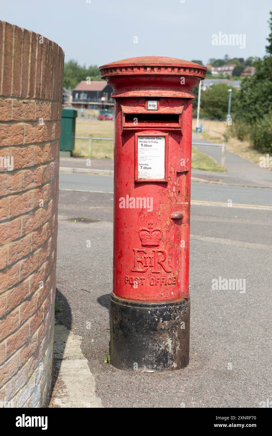 Old red post box hi-res stock photography and images - Alamy