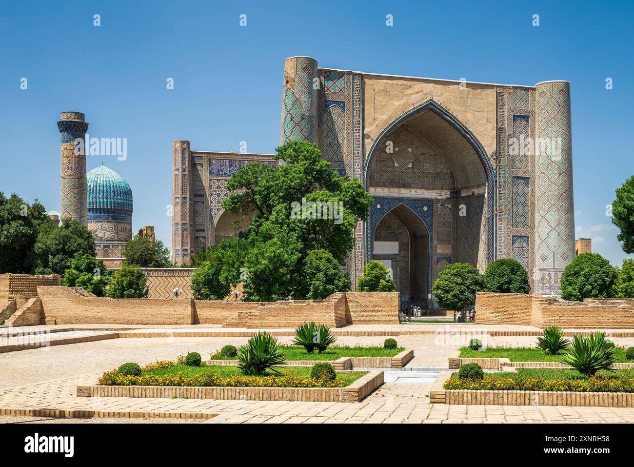 Bibi-Khanym Mosque, Samarkand, Uzbekistan Stock Photo - Alamy