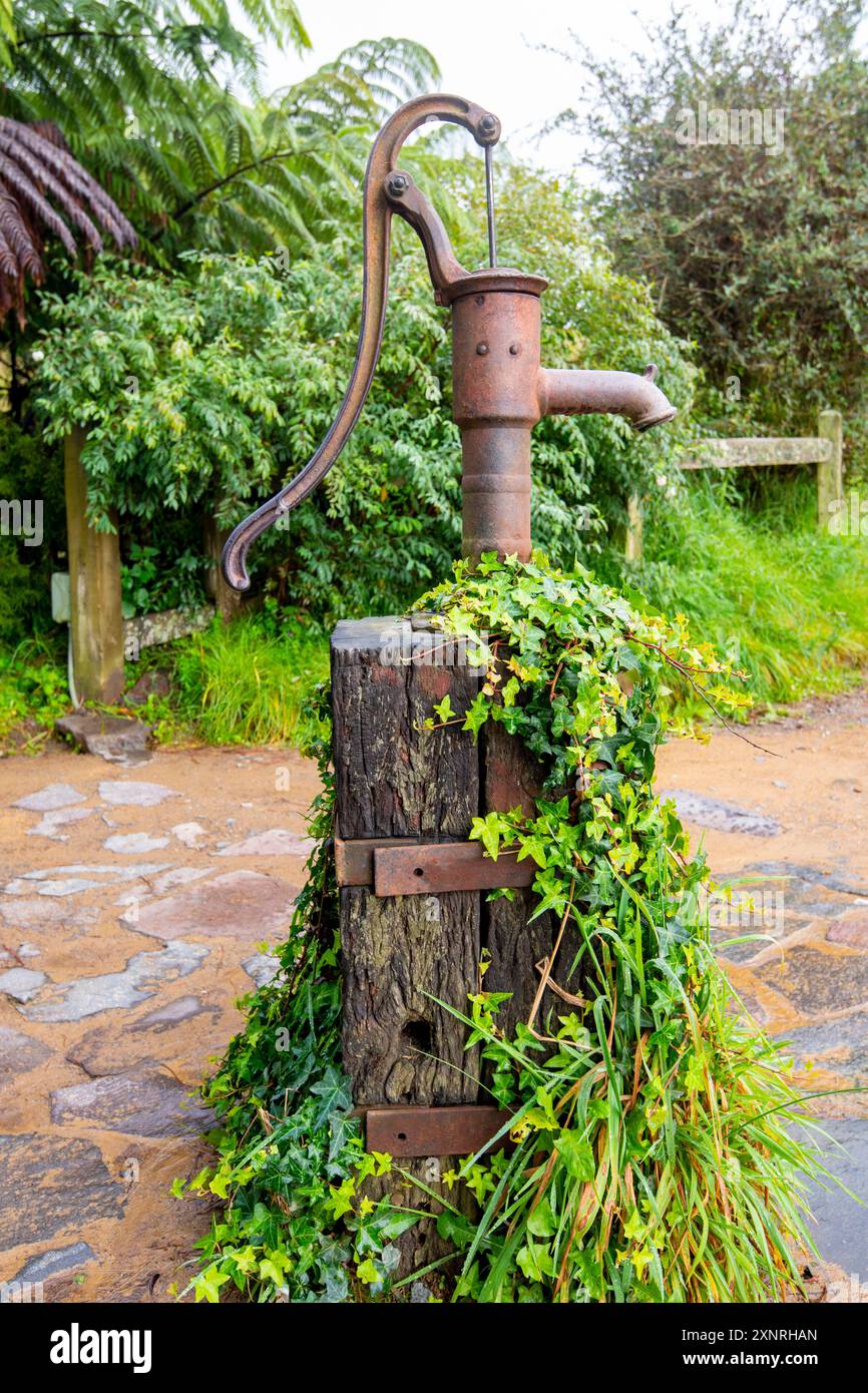 Manual Hand Vintage Water Pump Stock Photo - Alamy