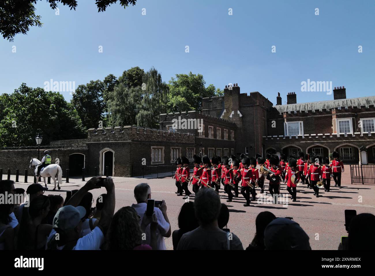Tourist watch changing of the Guard at St. James's Palace, London Stock ...