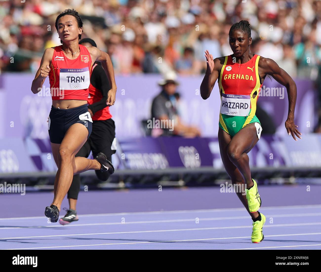 Paris, France. 2nd Aug, 2024. Thi Nhi Yen Tran (L) of Vietnam and Halle ...