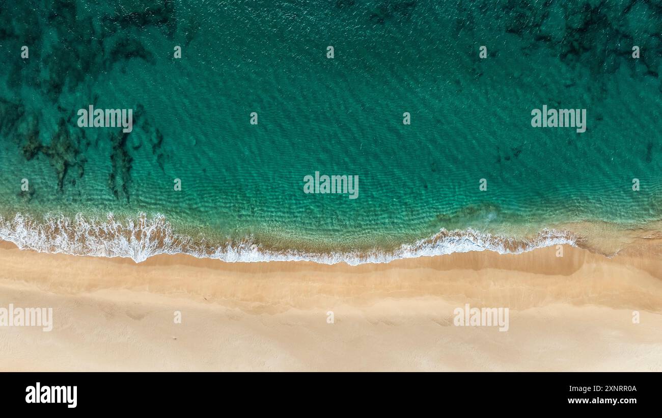Empty beach aerial hi-res stock photography and images - Alamy