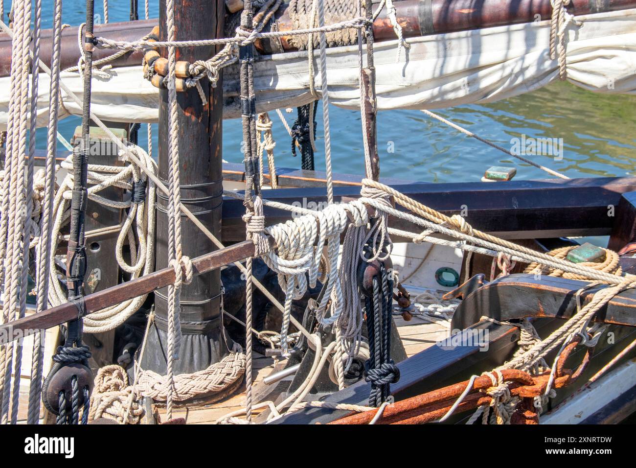 Douarnenez. Ropes on old rigging. Finistère. Brittany Stock Photo - Alamy
