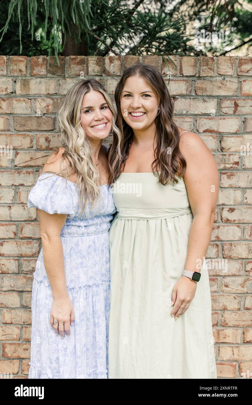 Two women posing photo hi-res stock photography and images - Alamy