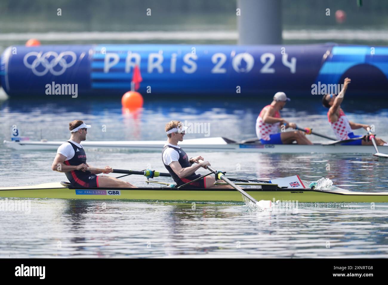 Great Britain's Ollie Wynne-Griffith and Tom George (left) win silver ...