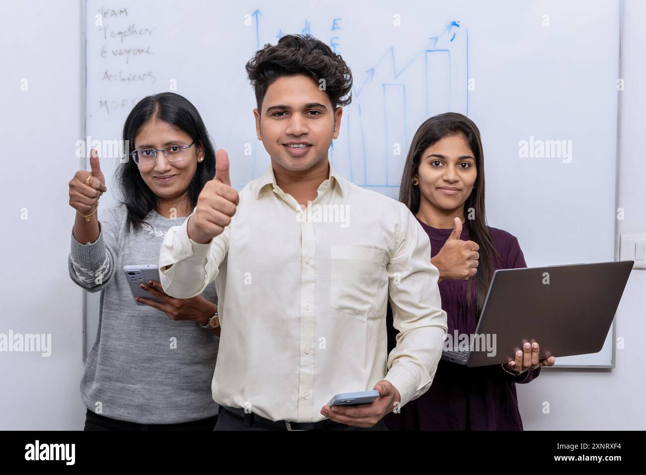 Office staff hi-res stock photography and images - Alamy