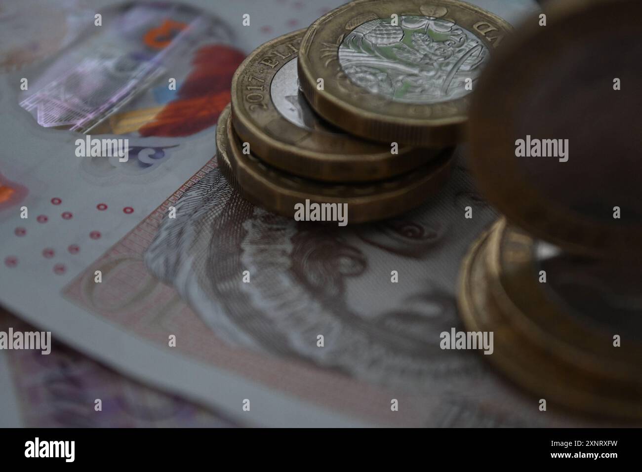 Metal coins hi-res stock photography and images - Alamy
